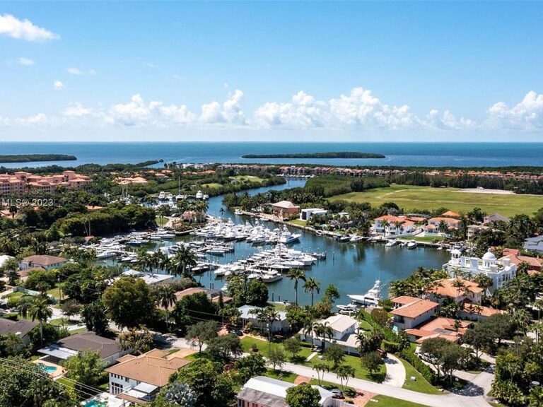 Deering Bay Yacht & Country Club + Deering Bay Marina